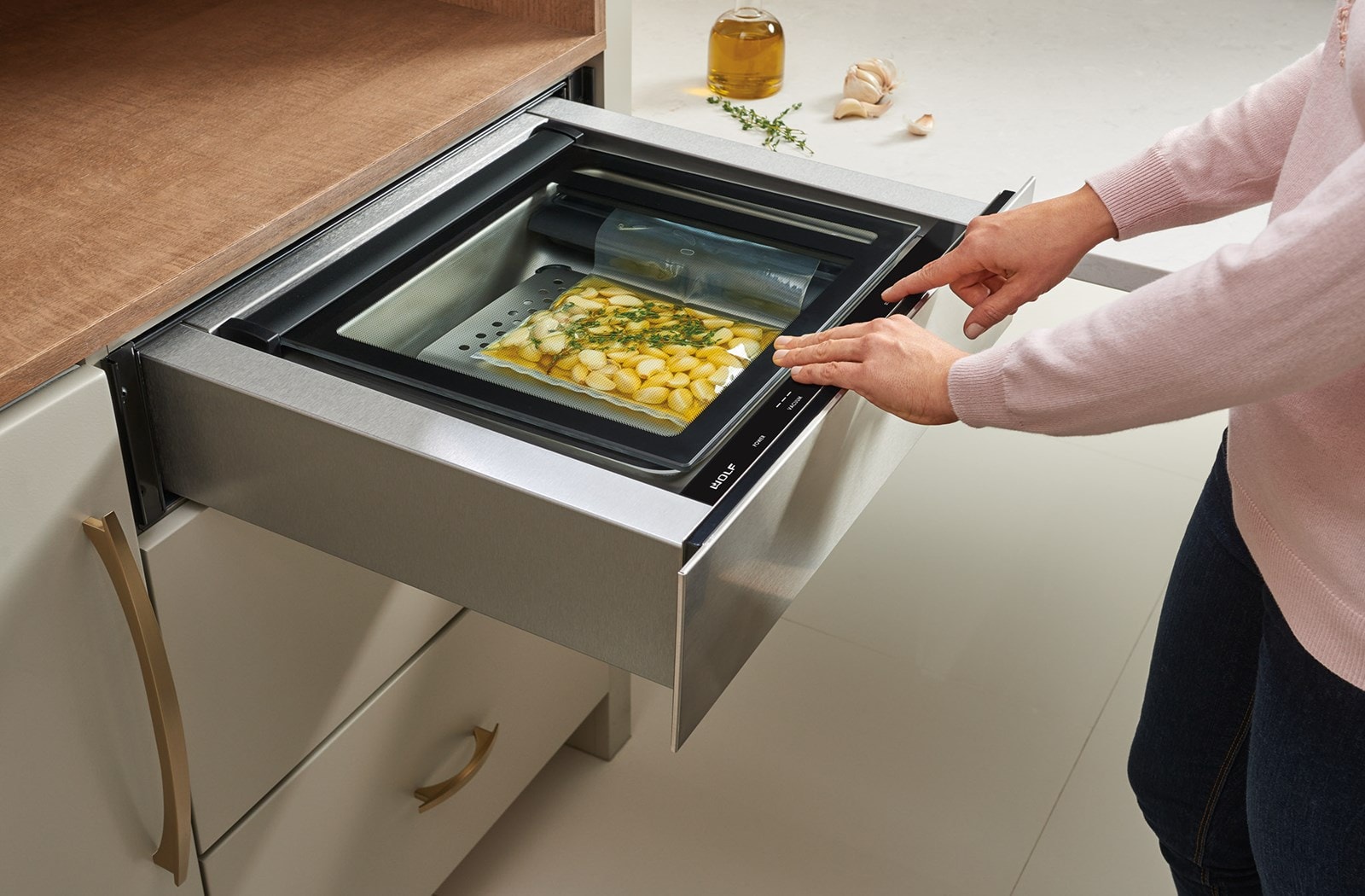 Wolf 60 cm Vacuum Seal Drawer (ICBVS24)